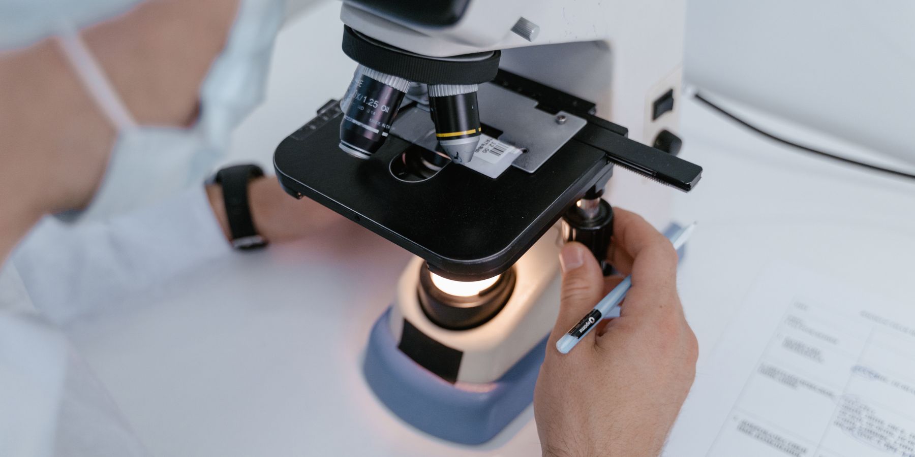 Comment choisir un microscope professionnel ? - Microbiology