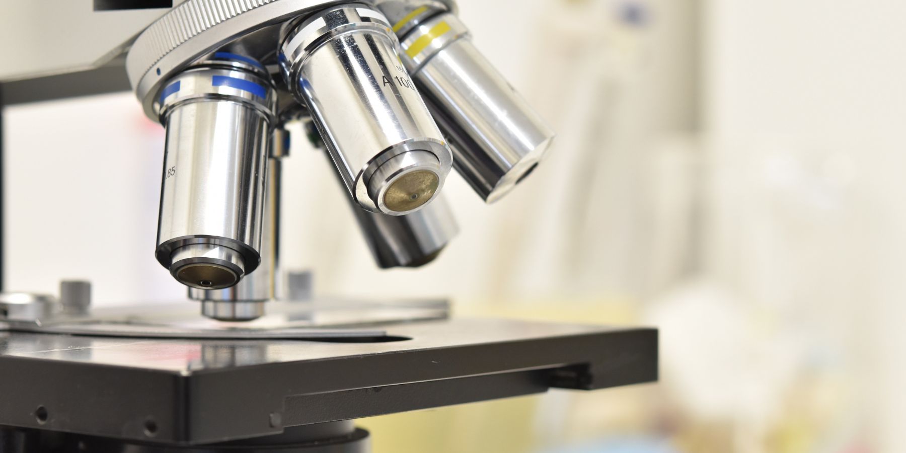 Comment choisir un microscope professionnel ? - Microbiology